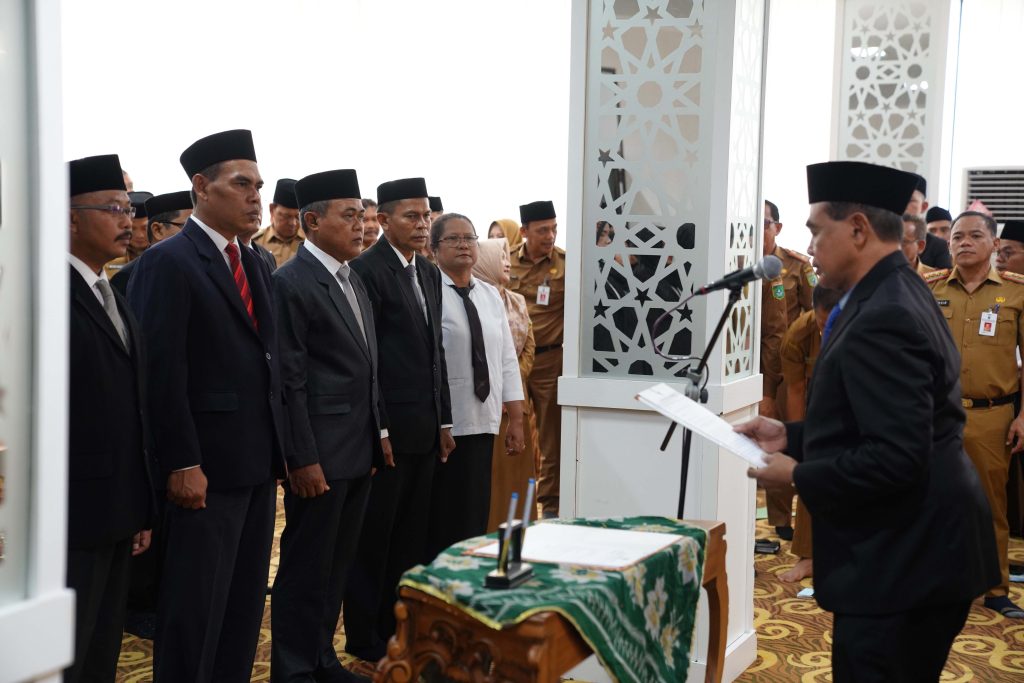 Bupati HM Zairullah Azhar Lantik Pengawas dan Kepala Sekolah - Suksesi ... Bupati HM Zairullah Azhar Lantik Pengawas dan Kepala Sekolah - Suksesi ...